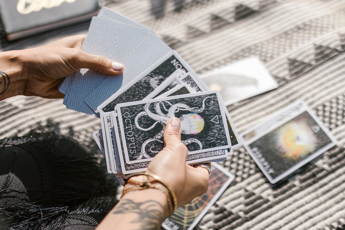How to tell if your Tarot Reader is Legit