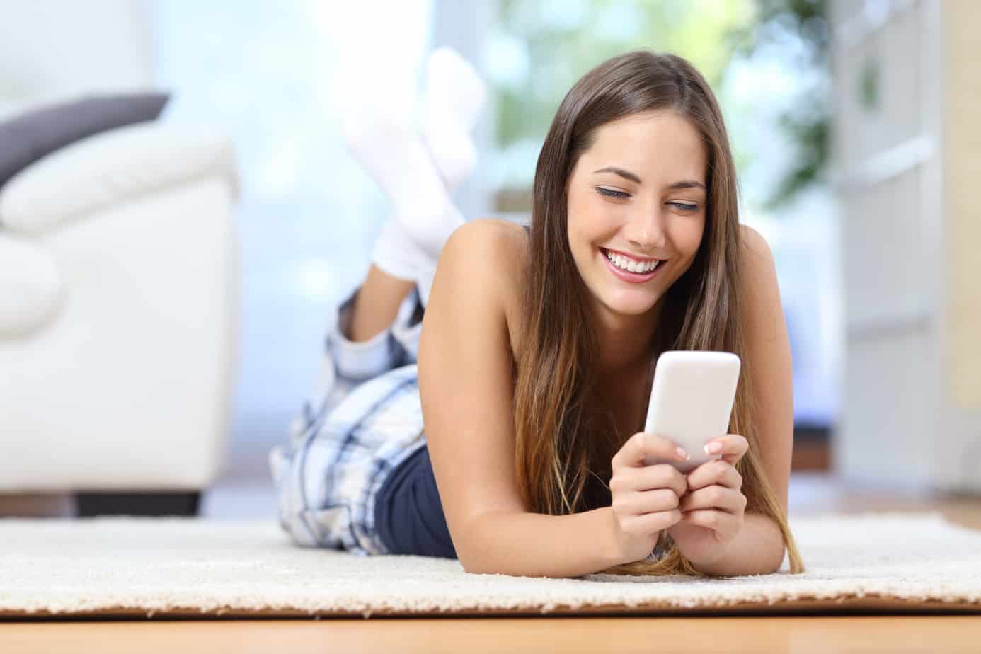 5 Steps Guide: How to Flirt over Text Online with a Woman?