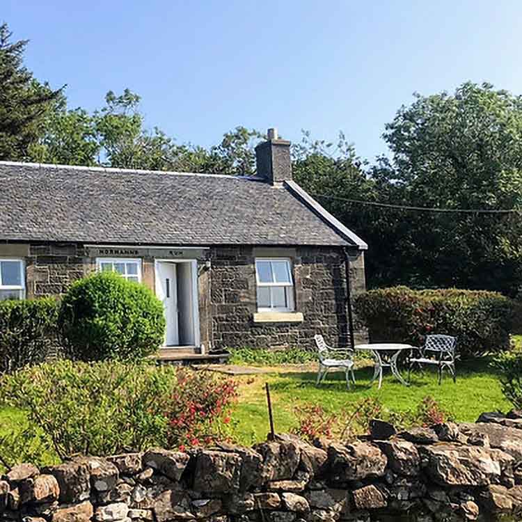 Normann's Ruh traditional self catering cottage on Mull