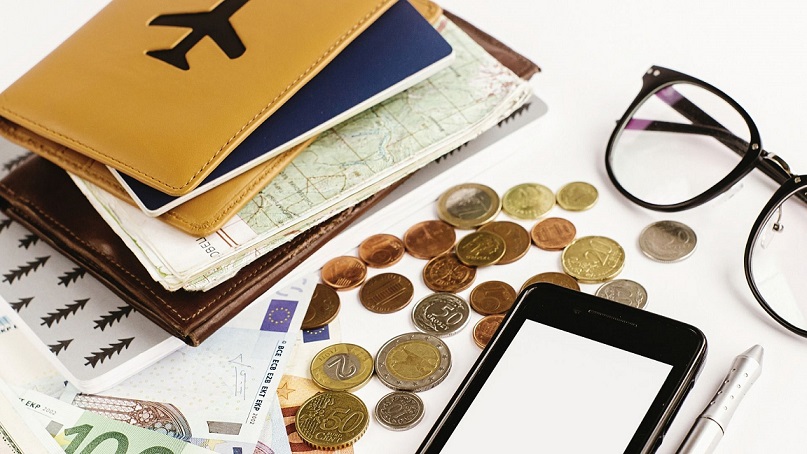 10 Ways to Travel Affordably