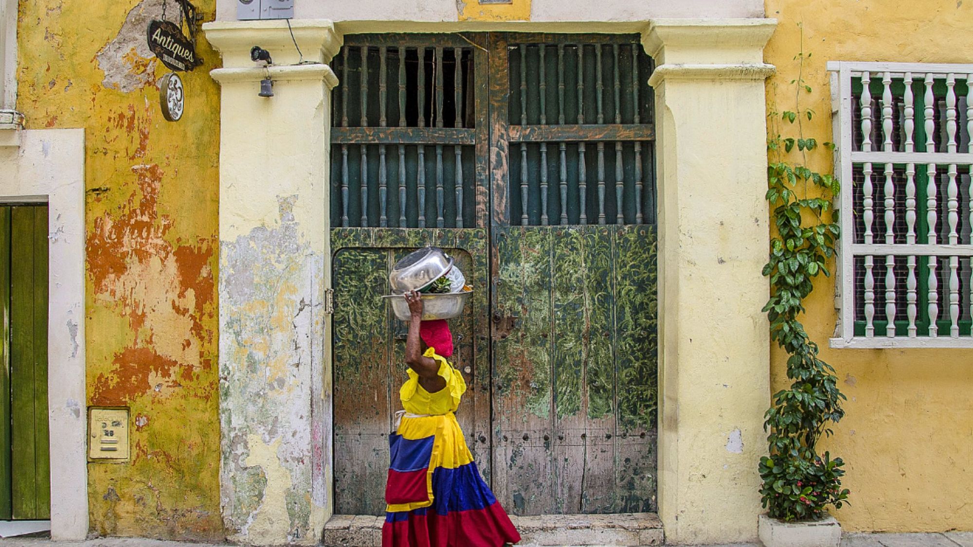 10 Ways to Travel Affordably