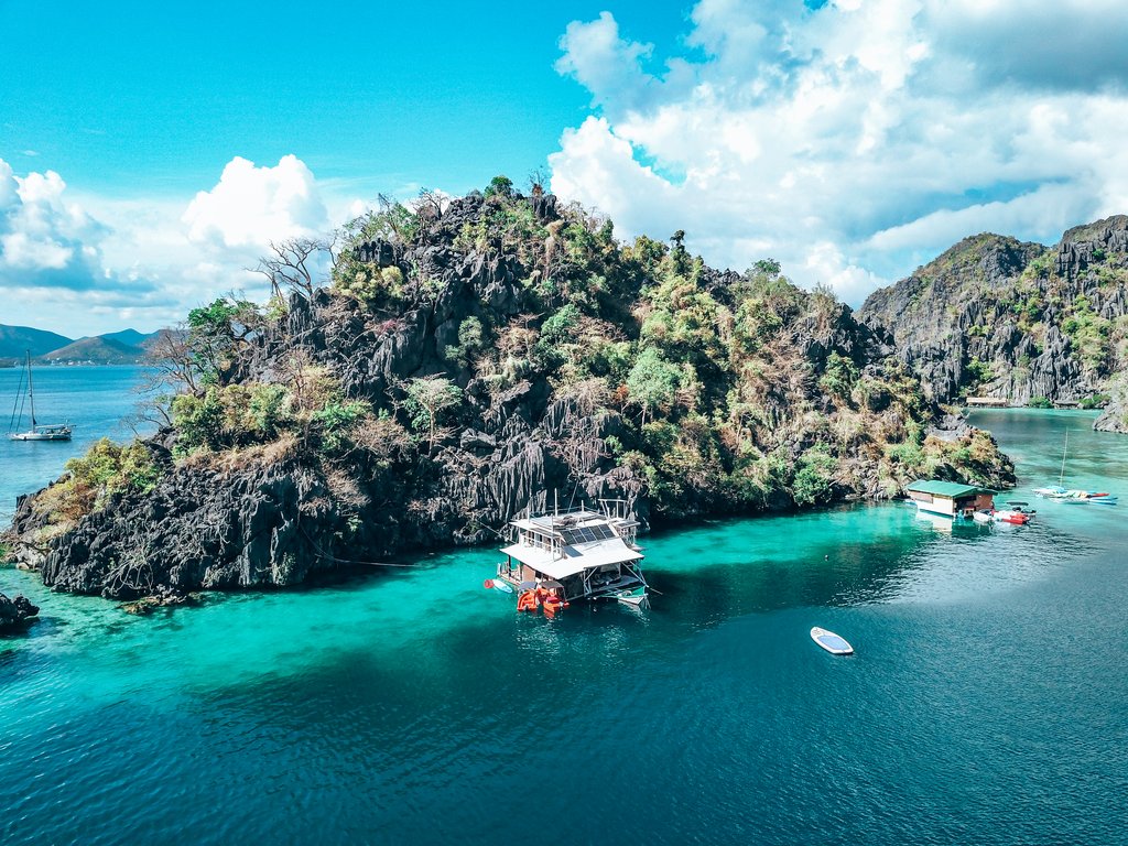 Paolyn Houseboats Review: The Best Place To Stay Near Coron Island!