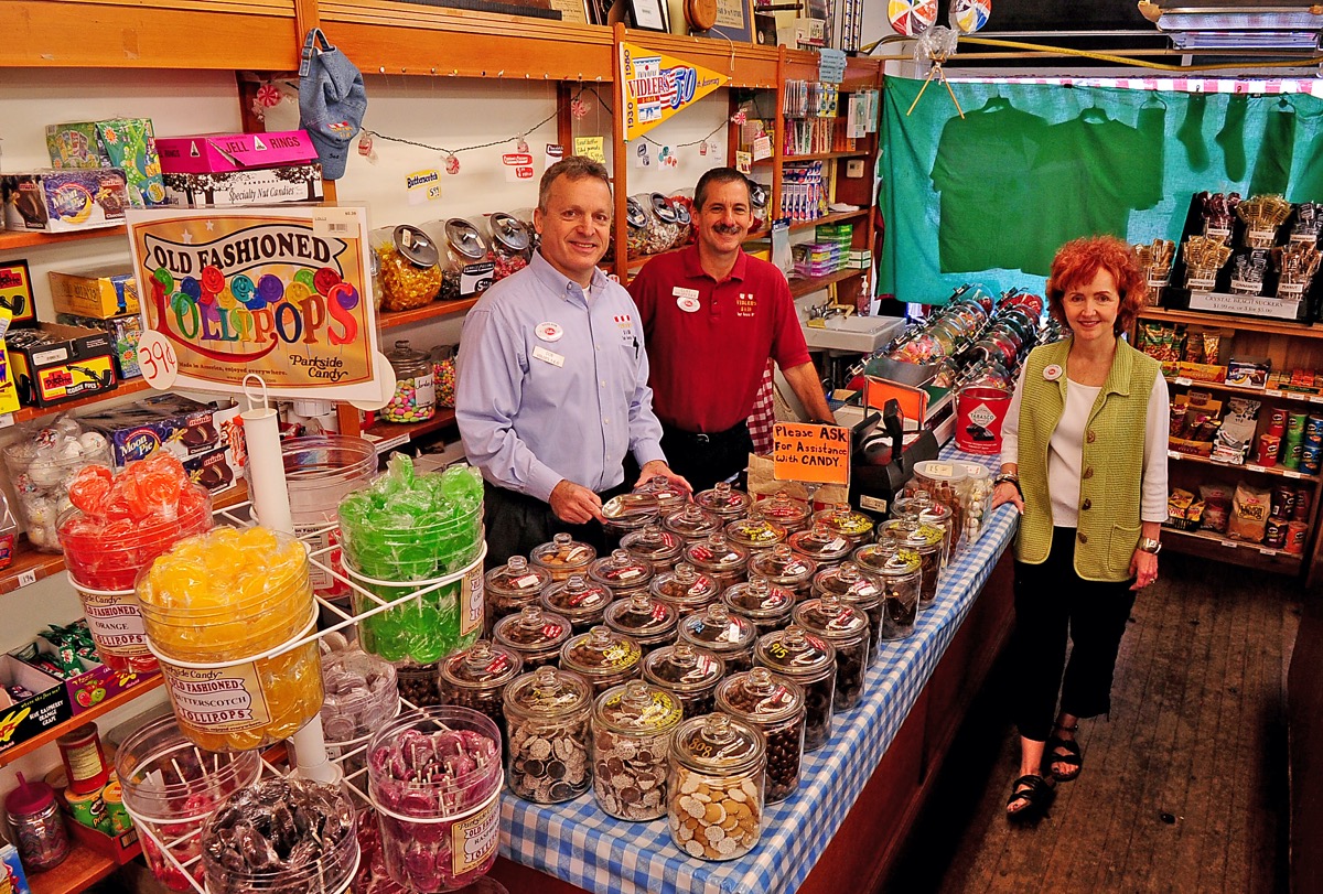 Vidler's 5 & 10 - The Largest 5 & 10 Cent Variety Store In The World!