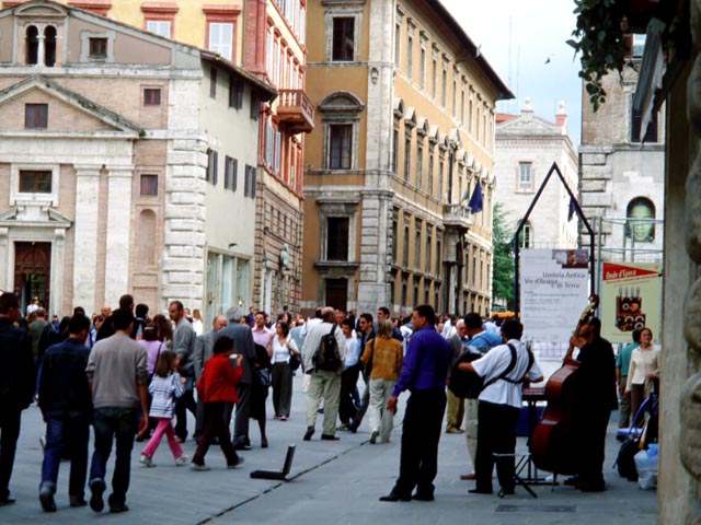 Corso Vannucci | Streets & Transportation