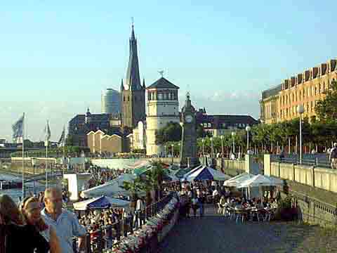 Rheinuferpromenade (River Rhine Promenade) | Waterfronts