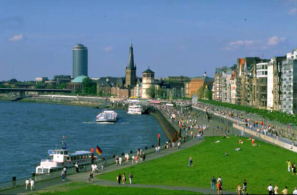 Rheinuferpromenade (River Rhine Promenade) | Waterfronts