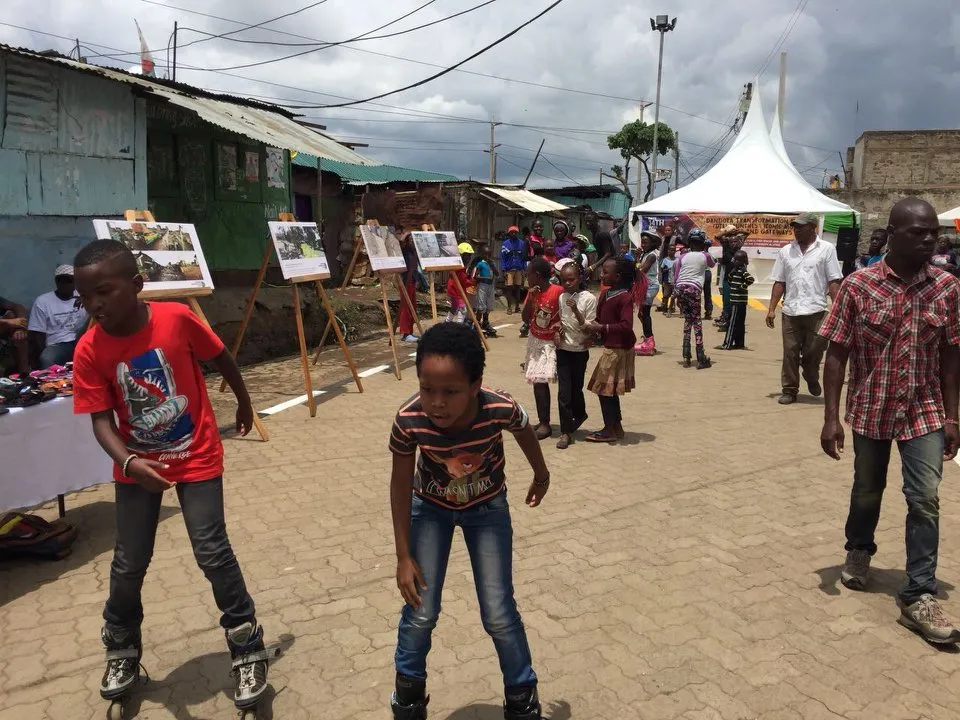Floating Zebra Bus Stop | Streets & Transportation