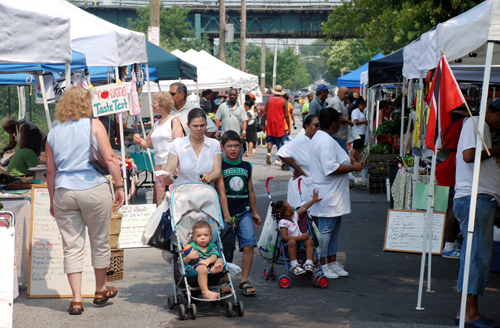 Public Markets Strengthen Social Cohesion