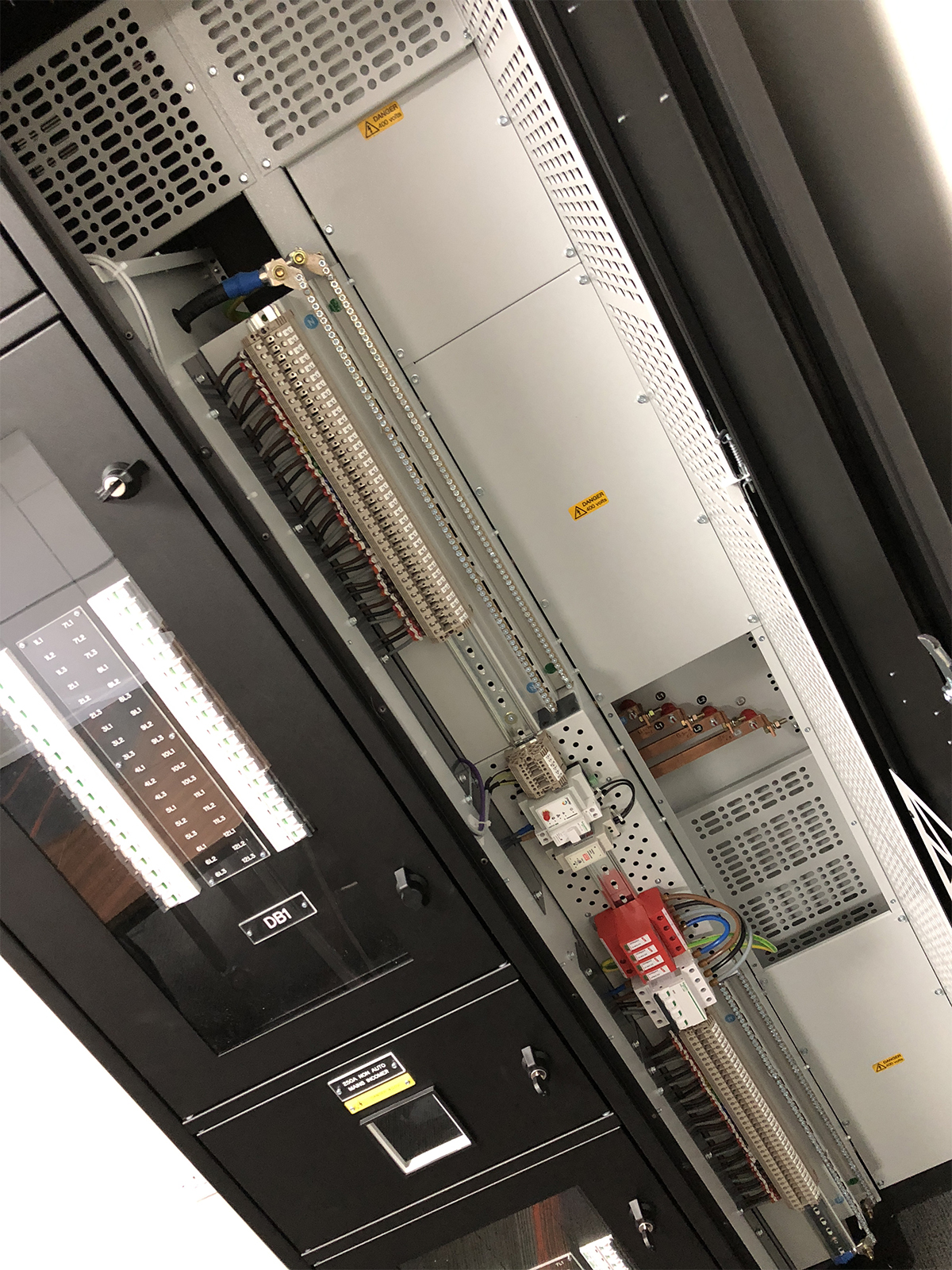 A versatile ‘one size fits all’ power distribution system