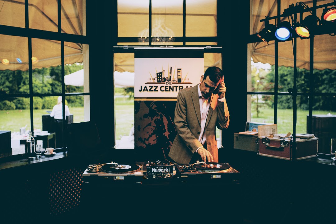 Want to hire a jazz duo? - Select the number 1 in jazz