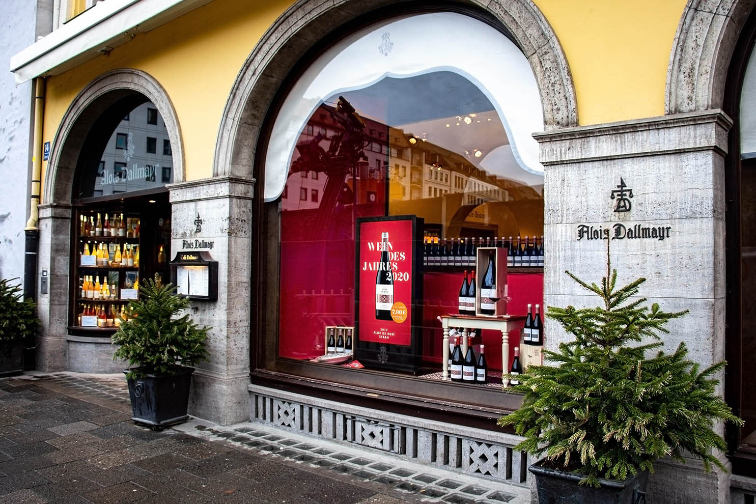 DIGITALE SCHAUFENSTER IM DALLMAYR DELIKATESSENHAUS | Wedeko Digital Signage