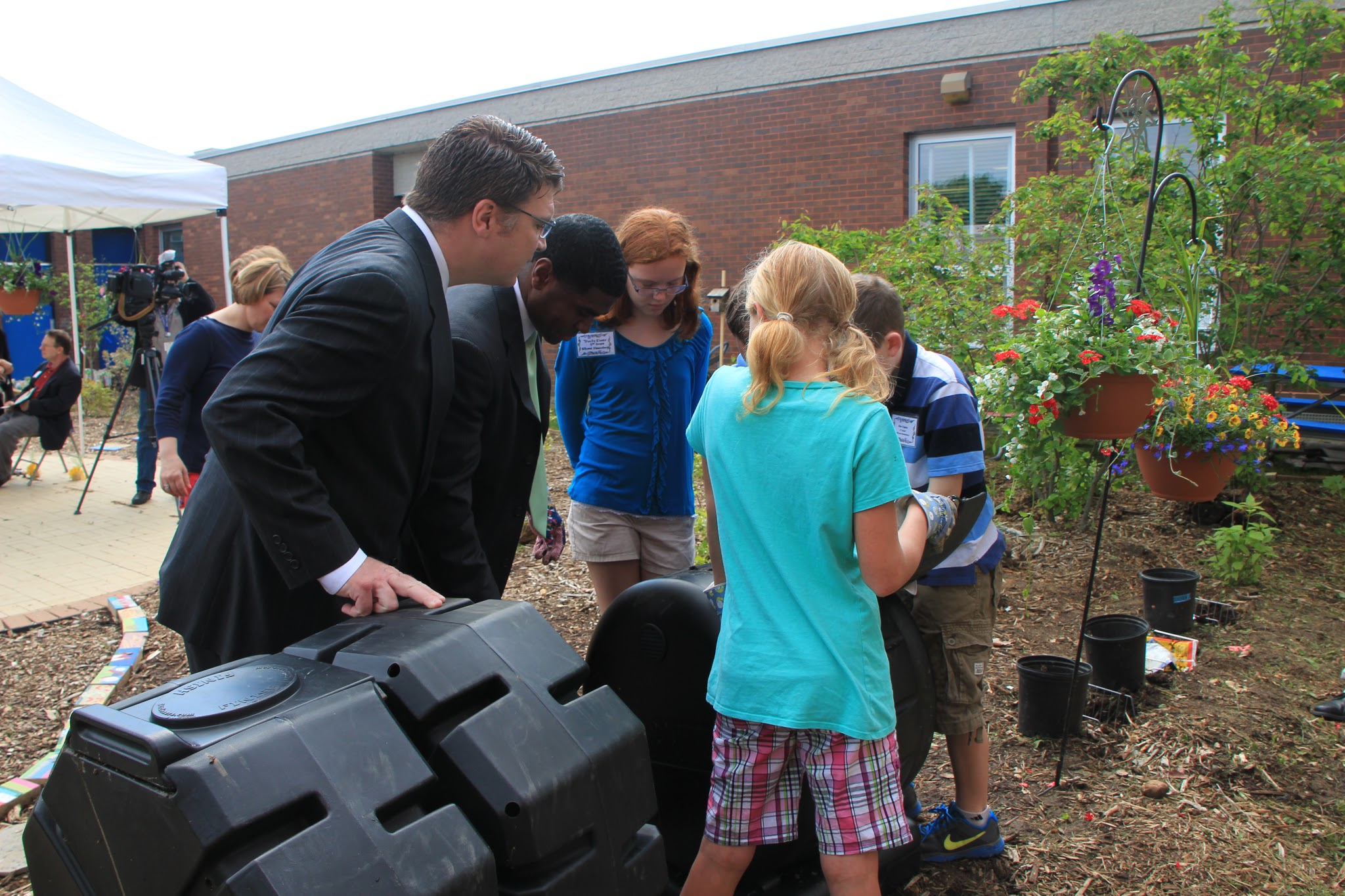 Plusen Landscape Architects - Projects - Hillcrest Elementary Courtyard