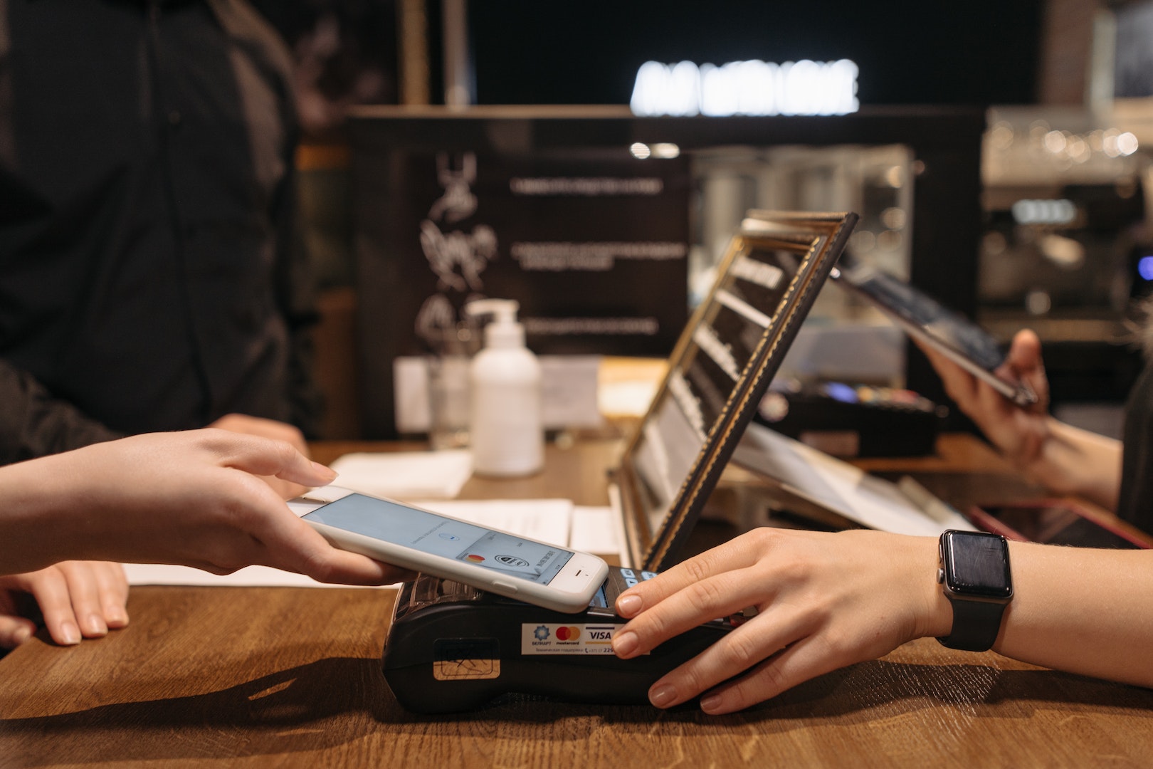 Contactless Payment: 5 Reasons To Have It at Your Restaurant