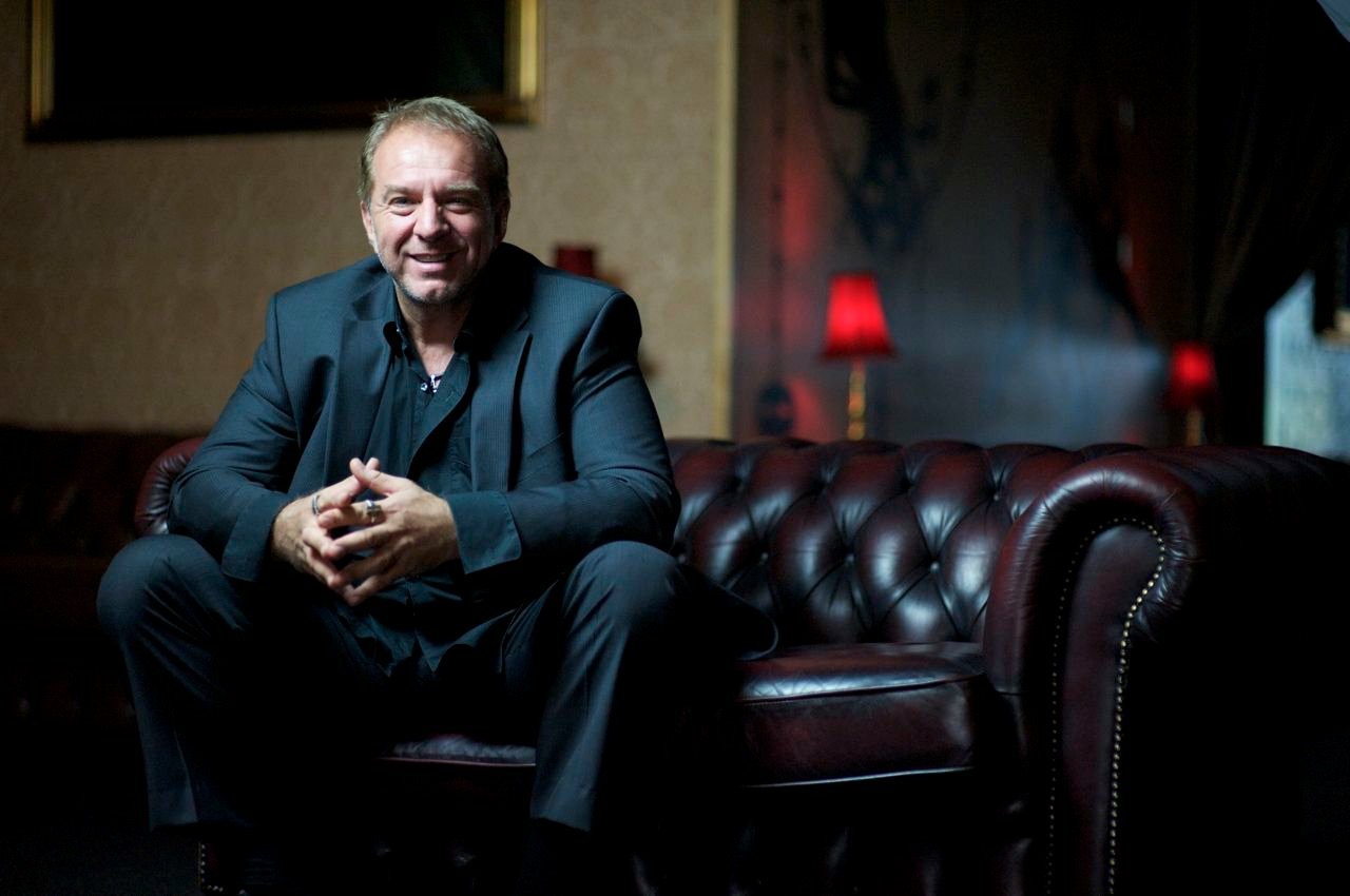 Alfredo Malabello, “The voice of romance”, talks to Segmento
