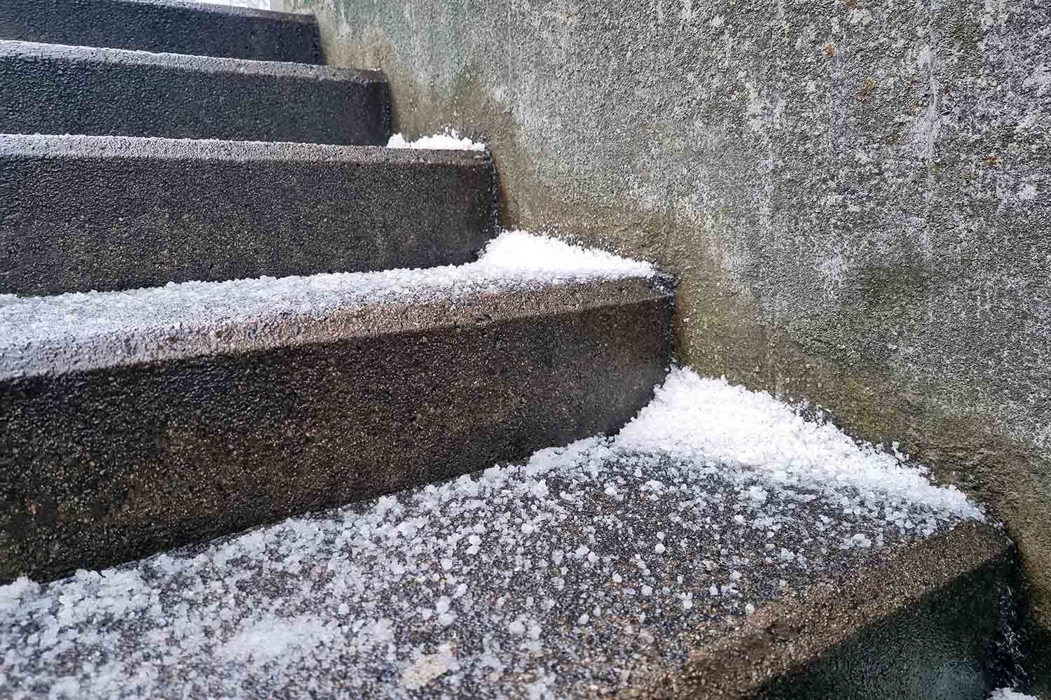 Safe Ice Melting: Eco and Pet-Friendly Winter Solutions