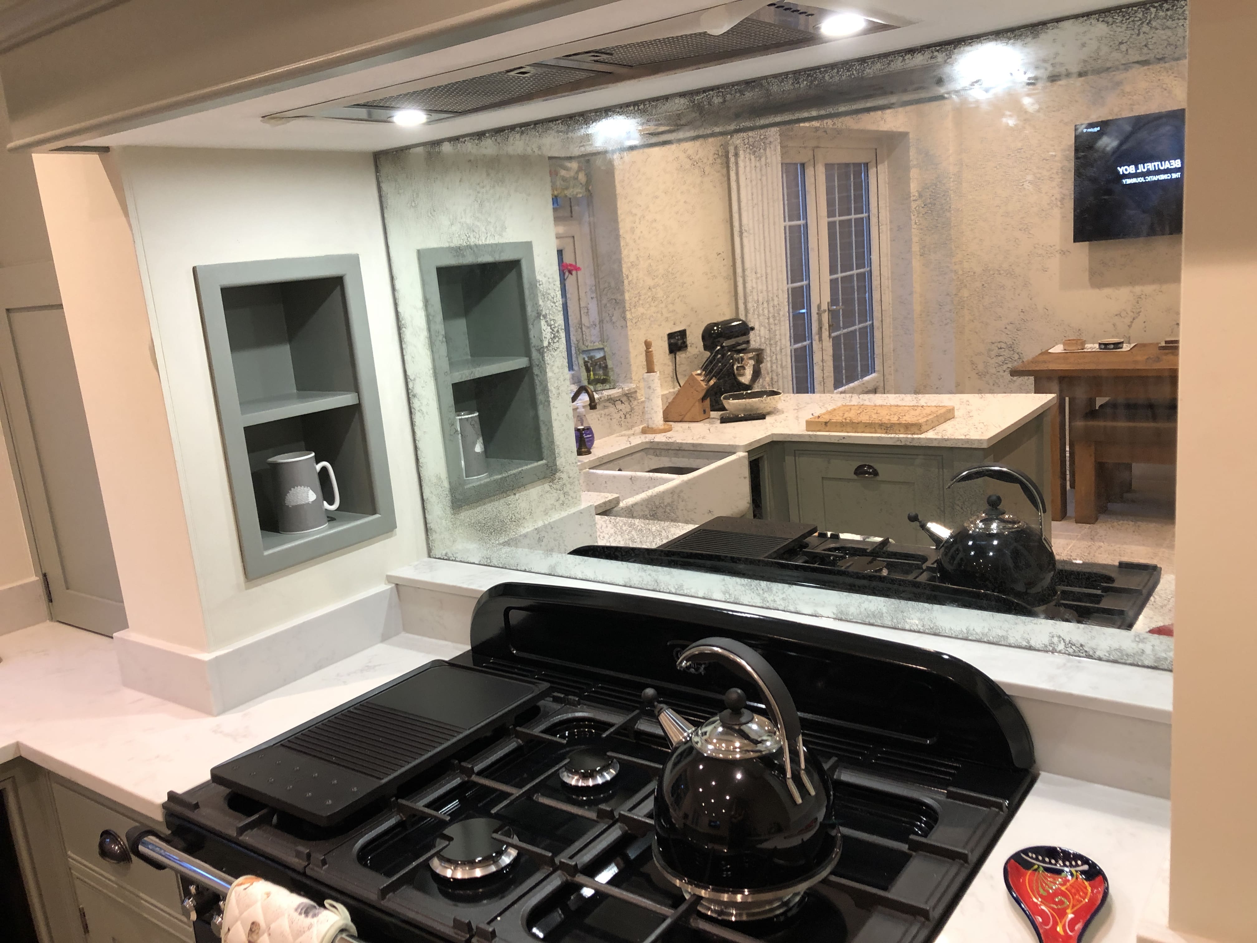 Toughened, Antique Mirror - Vintage Style Kitchen Splashback - Saligo News