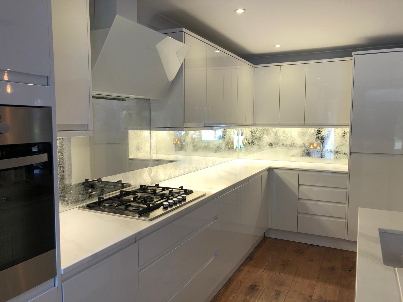 White Vintage Kitchen Splashback - Saligo Design Project