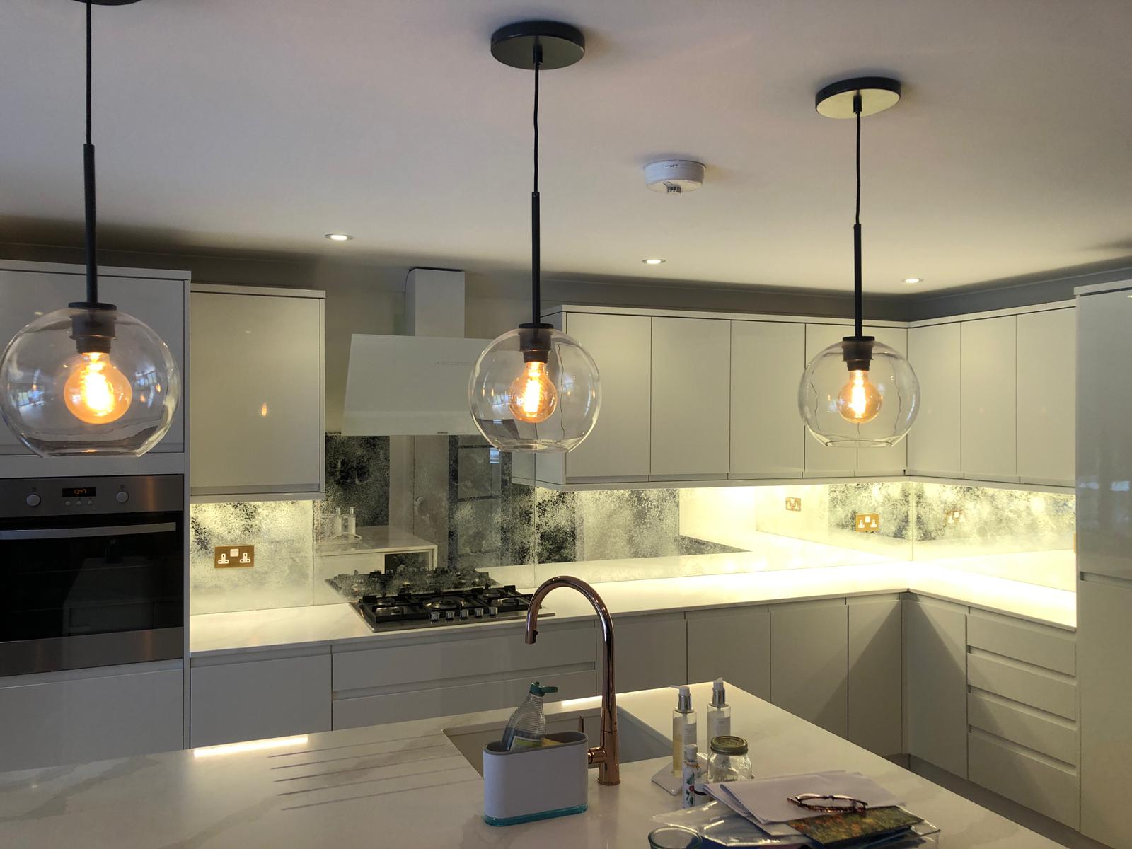 White Vintage Kitchen Splashback - Saligo Design Project