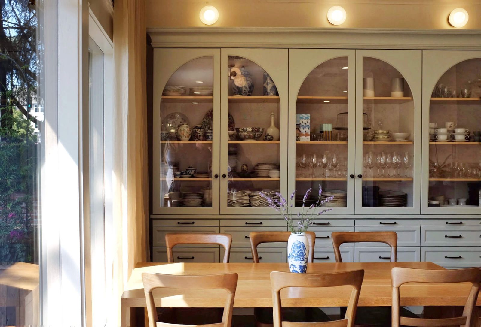 Bumblebee Flowers & Tea