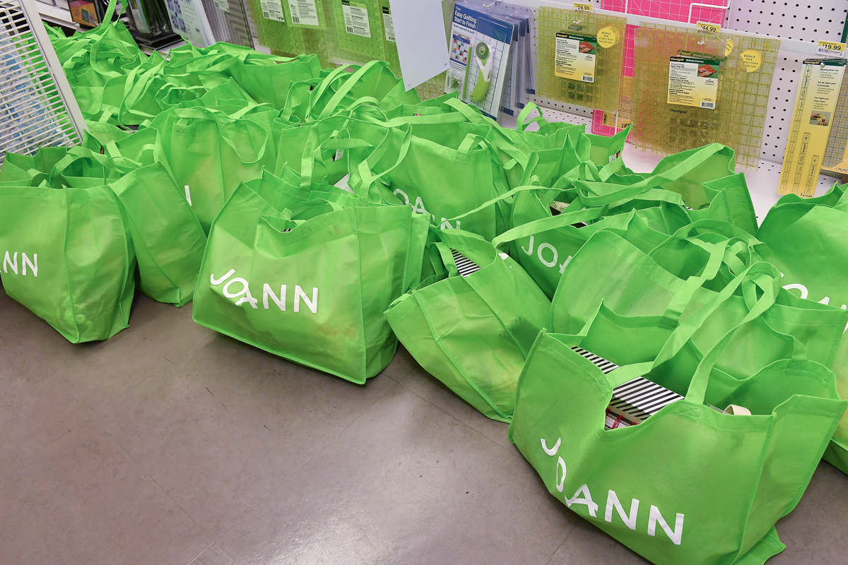 THNLife - Crafting, Creating and Sutton Foster?! JOANN Stores Event ...