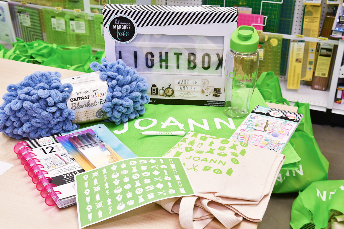 THNLife - Crafting, Creating and Sutton Foster?! JOANN Stores Event ...