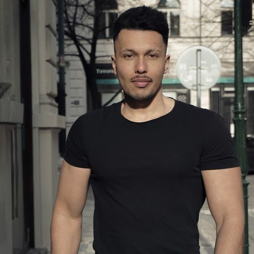 Vertical Merger: The Complete Guide (7 Vertical M&A Examples)