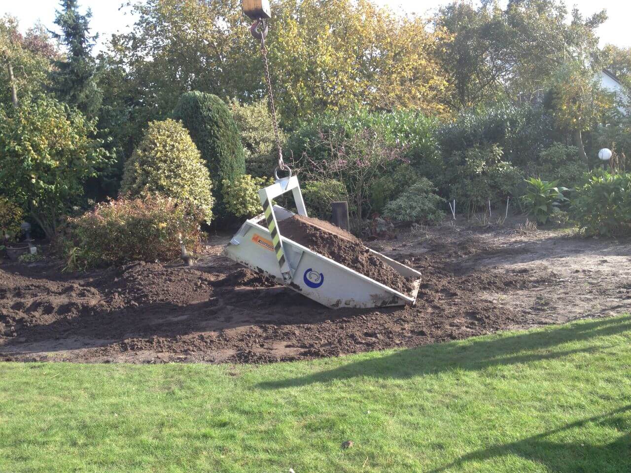 Gartenarbeit mit dem Mobilkran | Kuiphuis Kranvermietung