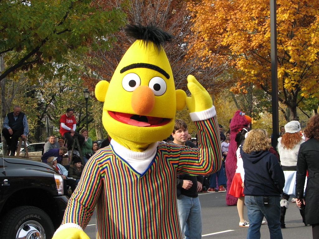 +50 Yellow Cartoon Characters in All Time - Eggradients.com