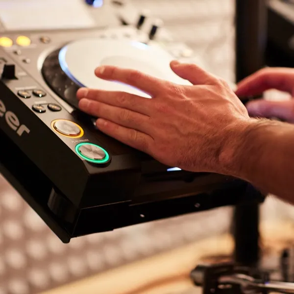 Learn to DJ and Get Gigs | DJ in Ministry of Sound | LSA
