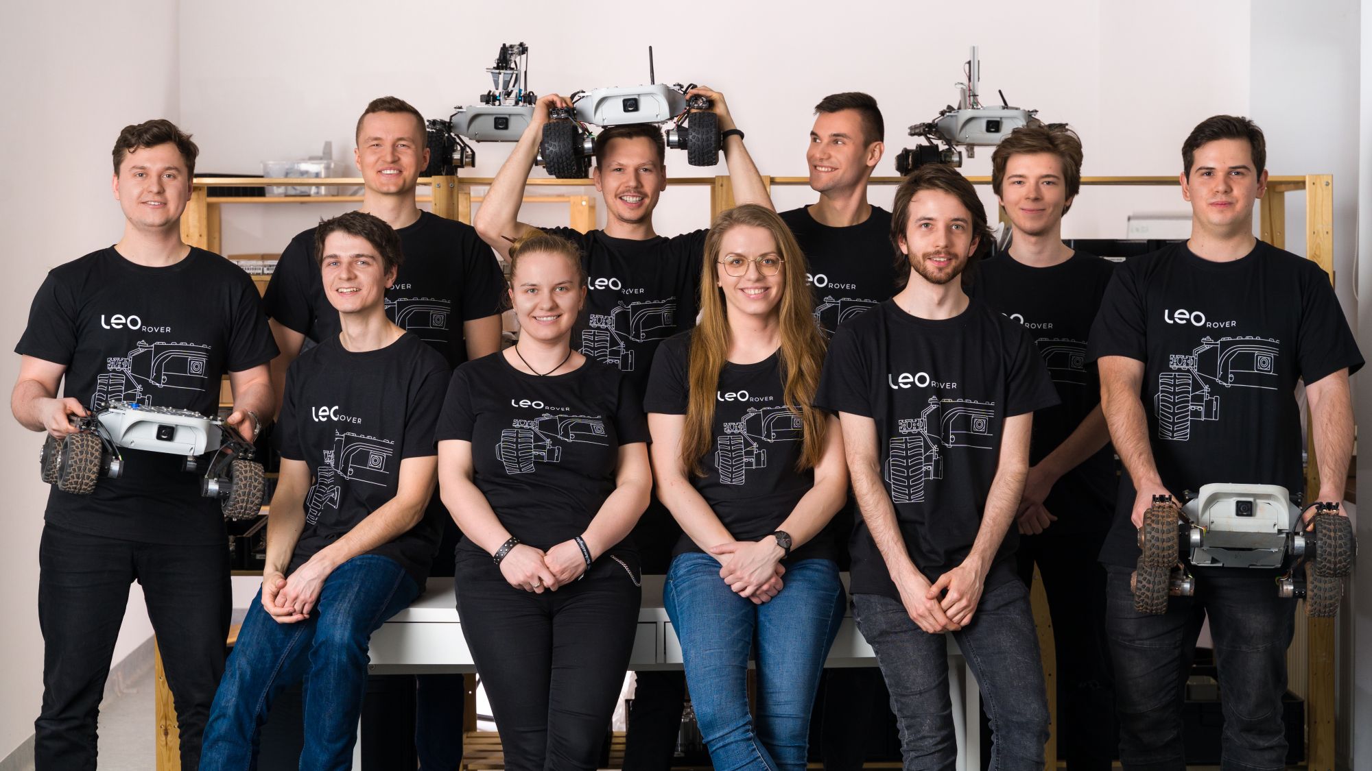 Leo Rover | Robot Developer Kit | Open-source :ROS and for outdoor use.