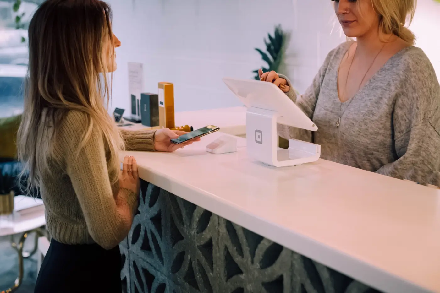 How to Hire the Best Receptionist for Your Salon or Spa | Smith.ai