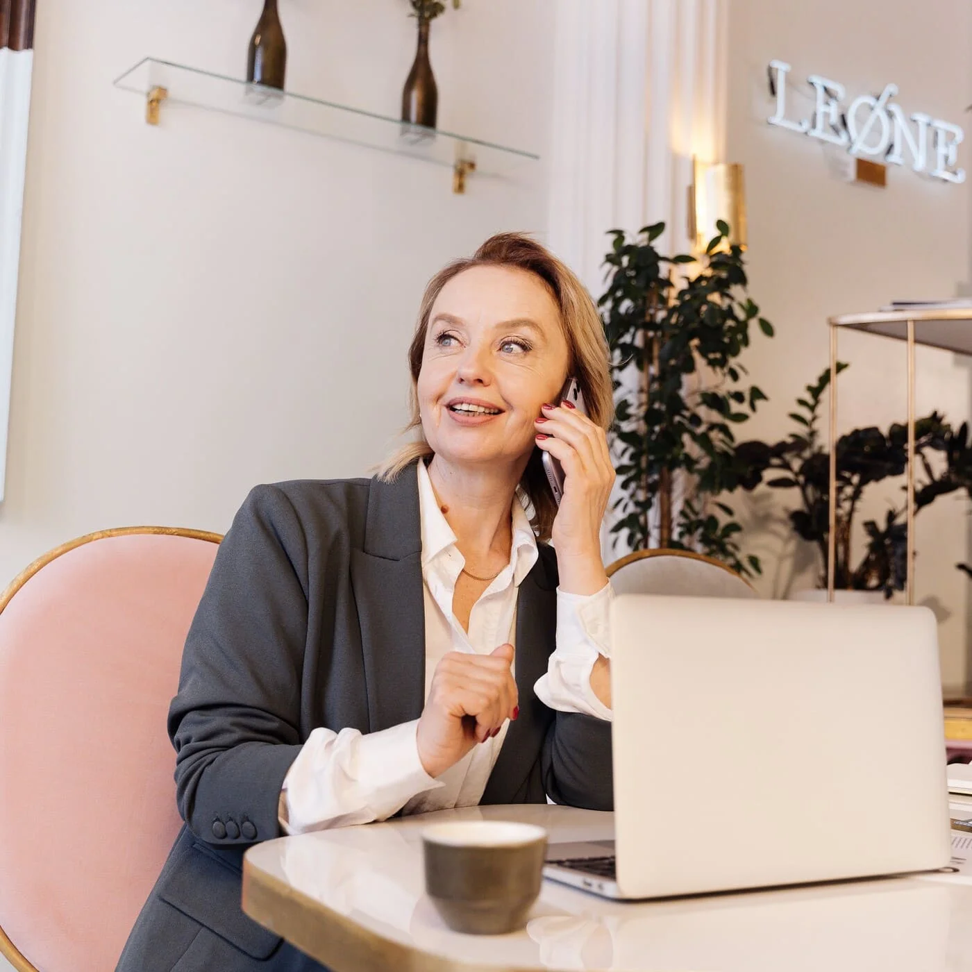 Can a Receptionist Be Too Chatty? | Smith.ai