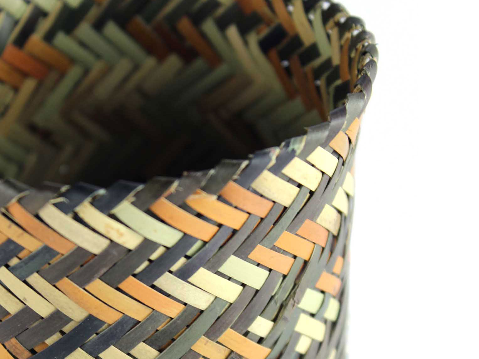 ᎢᏛᏍᎦ ᏫᏥᏤᎢ ᎠᎵᏰᎵᏒ Weaving Across Time | Center for Craft