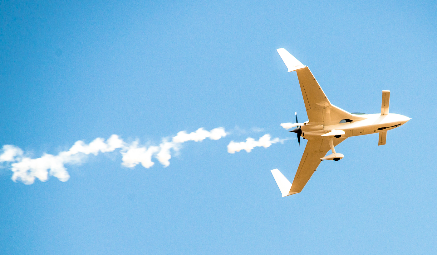 Debut: VSkyLabs Rutan Long-EZ - Threshold