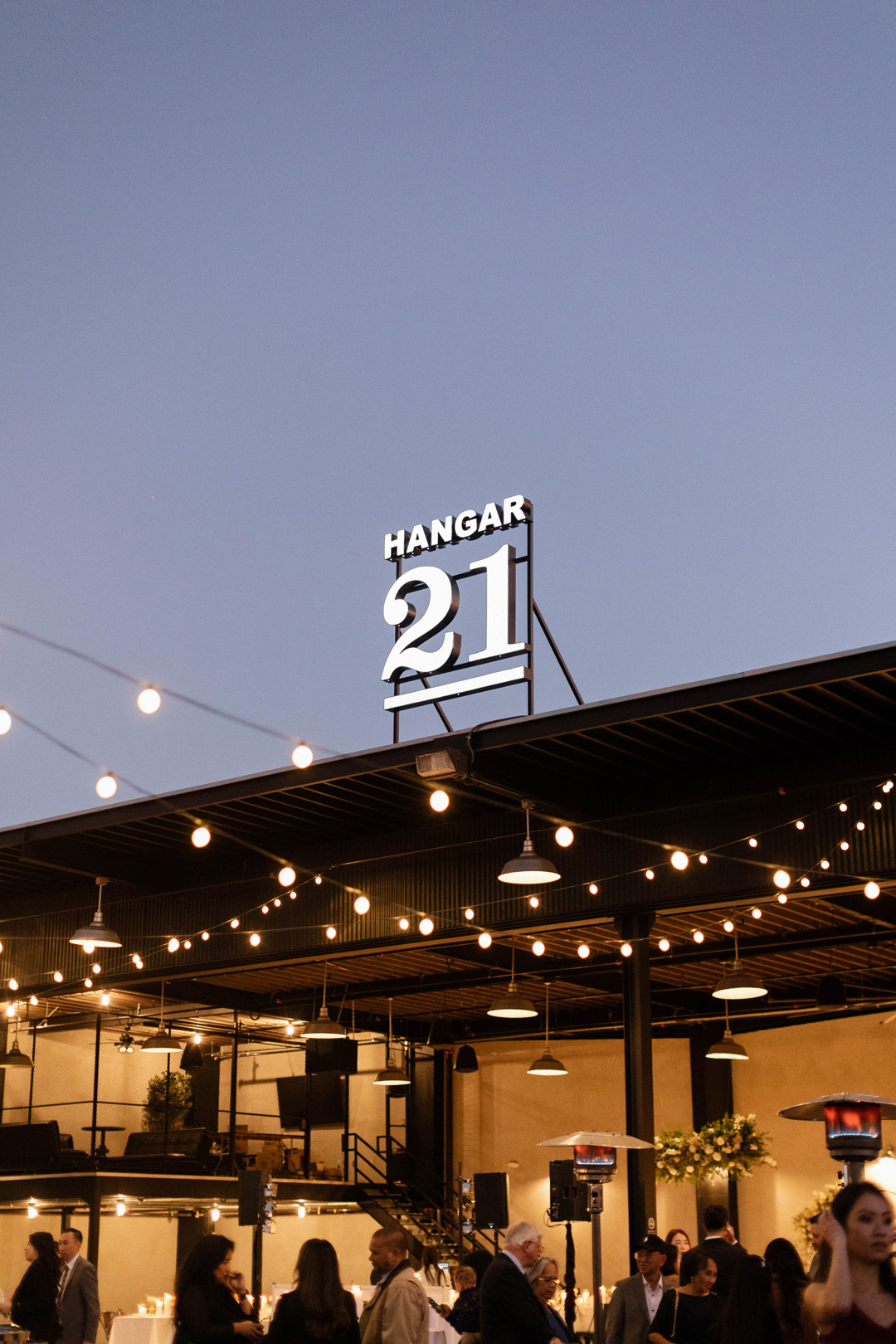 Black and White Modern Romantic Wedding at Hangar 21 South | Hangar 21
