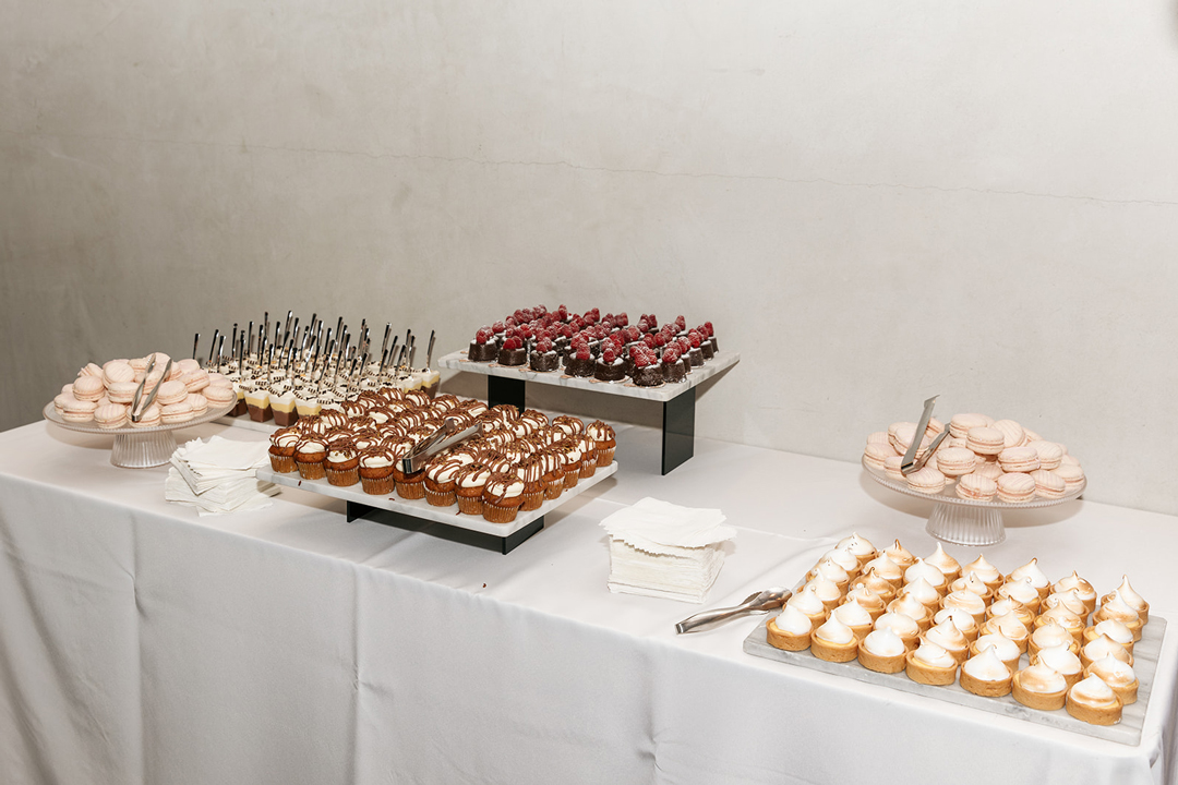 Modern White and Black Hangar 21 Wedding | Hangar 21