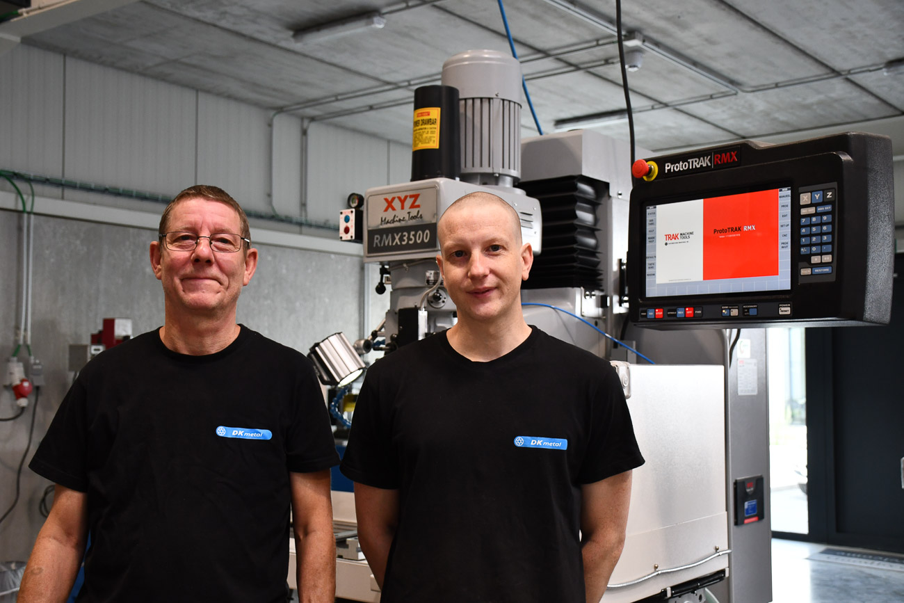 DK Metal, een uit de hand gelopen hobby. Zet met ProtoTRAK in op klein ...