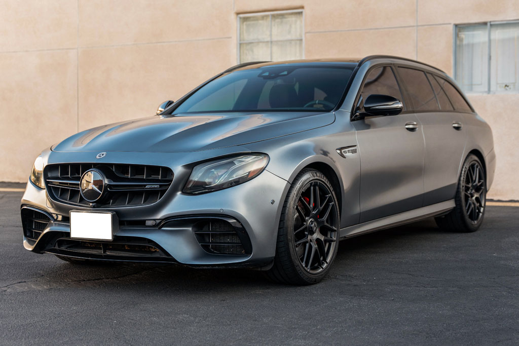 Mercedes-Benz AMG E63S 4Matic 1:18 Dealer Edition Diecast