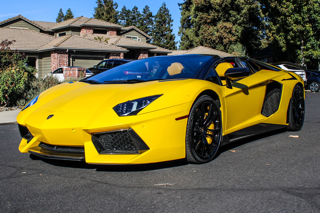 Lamborghini Aventador Roadster Yellow