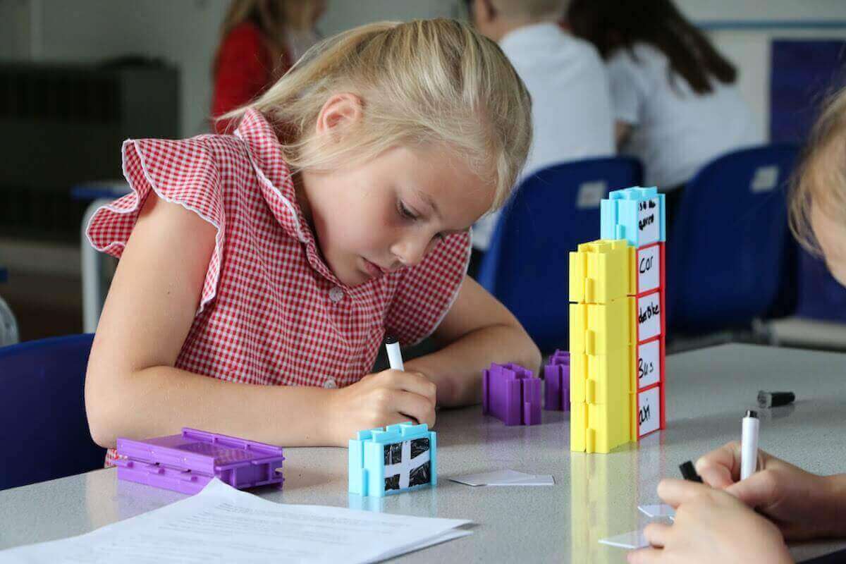 The Link between Structural Learning and Understanding