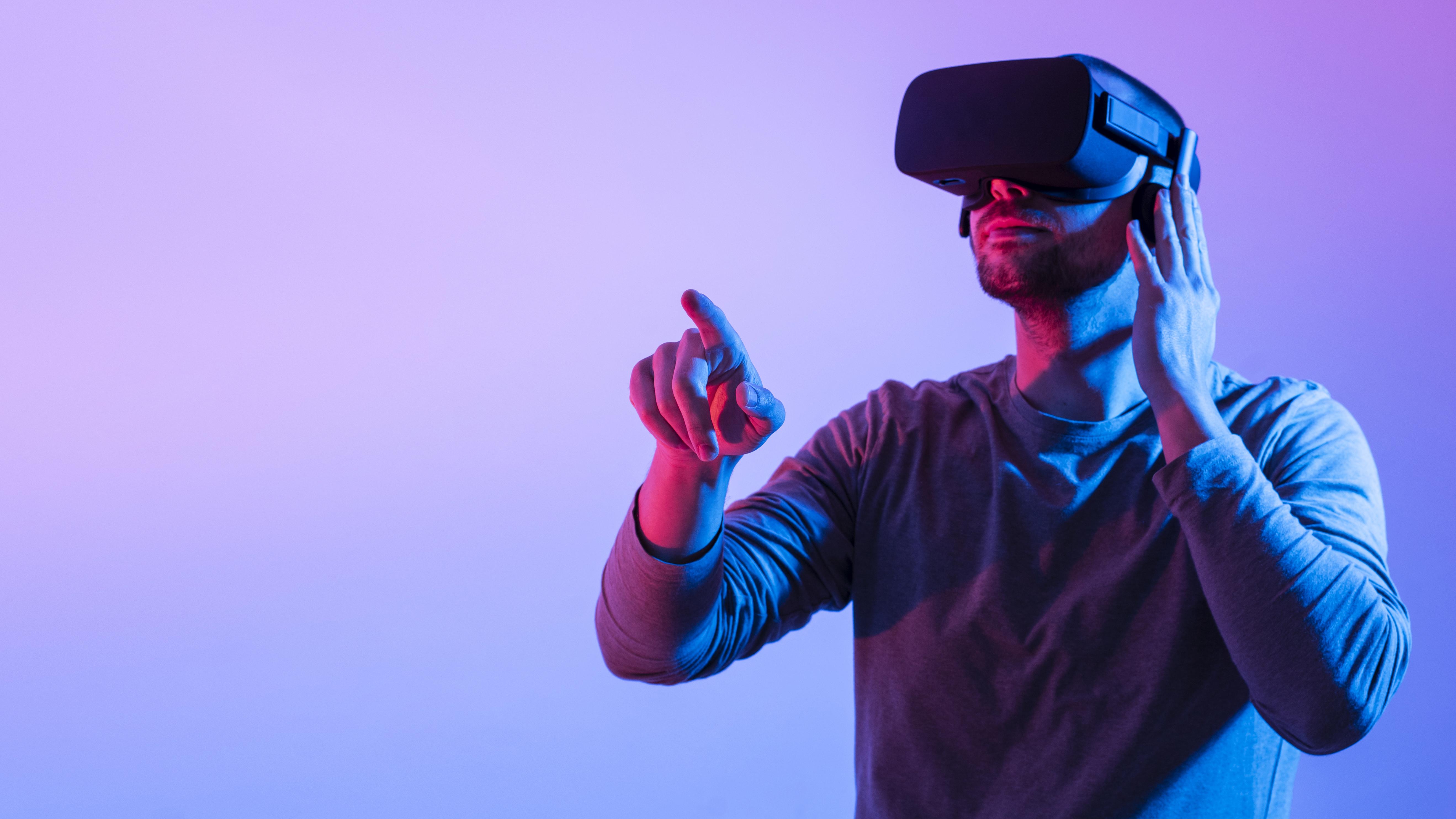 All About Immersive Technology: What Is It & Real-Life Examples