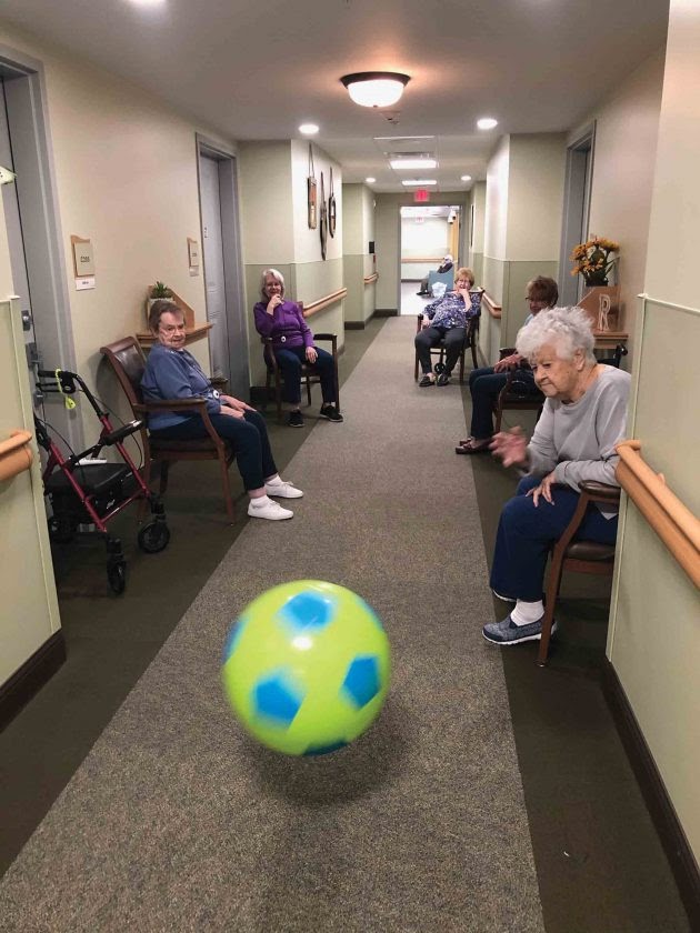 10 Senior Community Activity Ideas: Remembrance Day Edition | Welbi