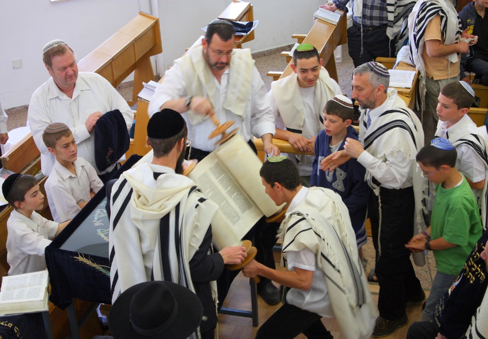 Drawing Contemporary Jews Closer to the Torah
