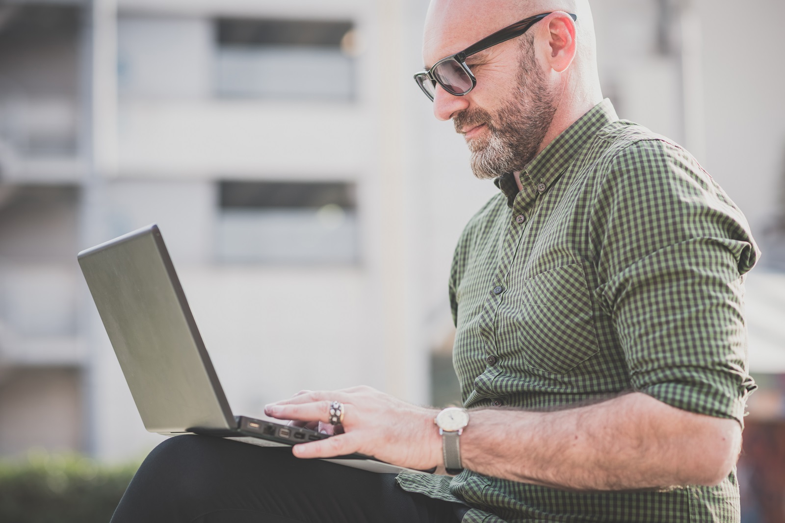 Physical vs. digital advisory boards | Insights