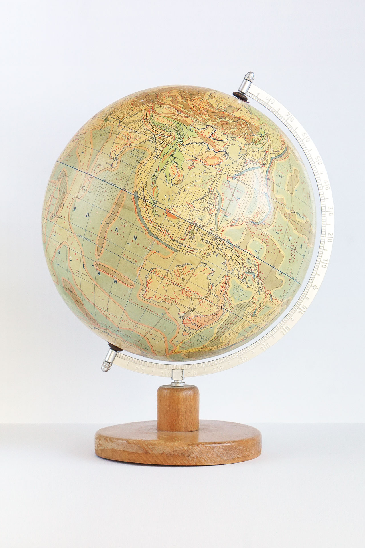 Tectonic Globe of the Earth, 1972