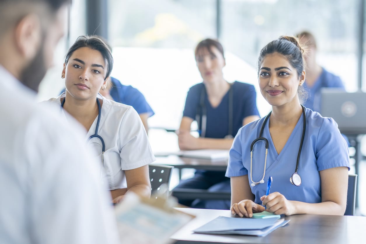 How to Become a Registered Nurse in 9 Steps