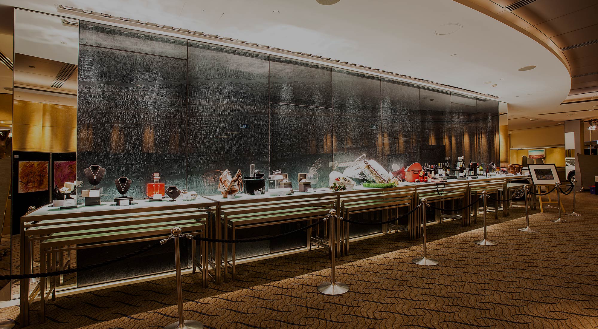 How Do Prizes for Live and Silent Auctions Differ? - Fundraising