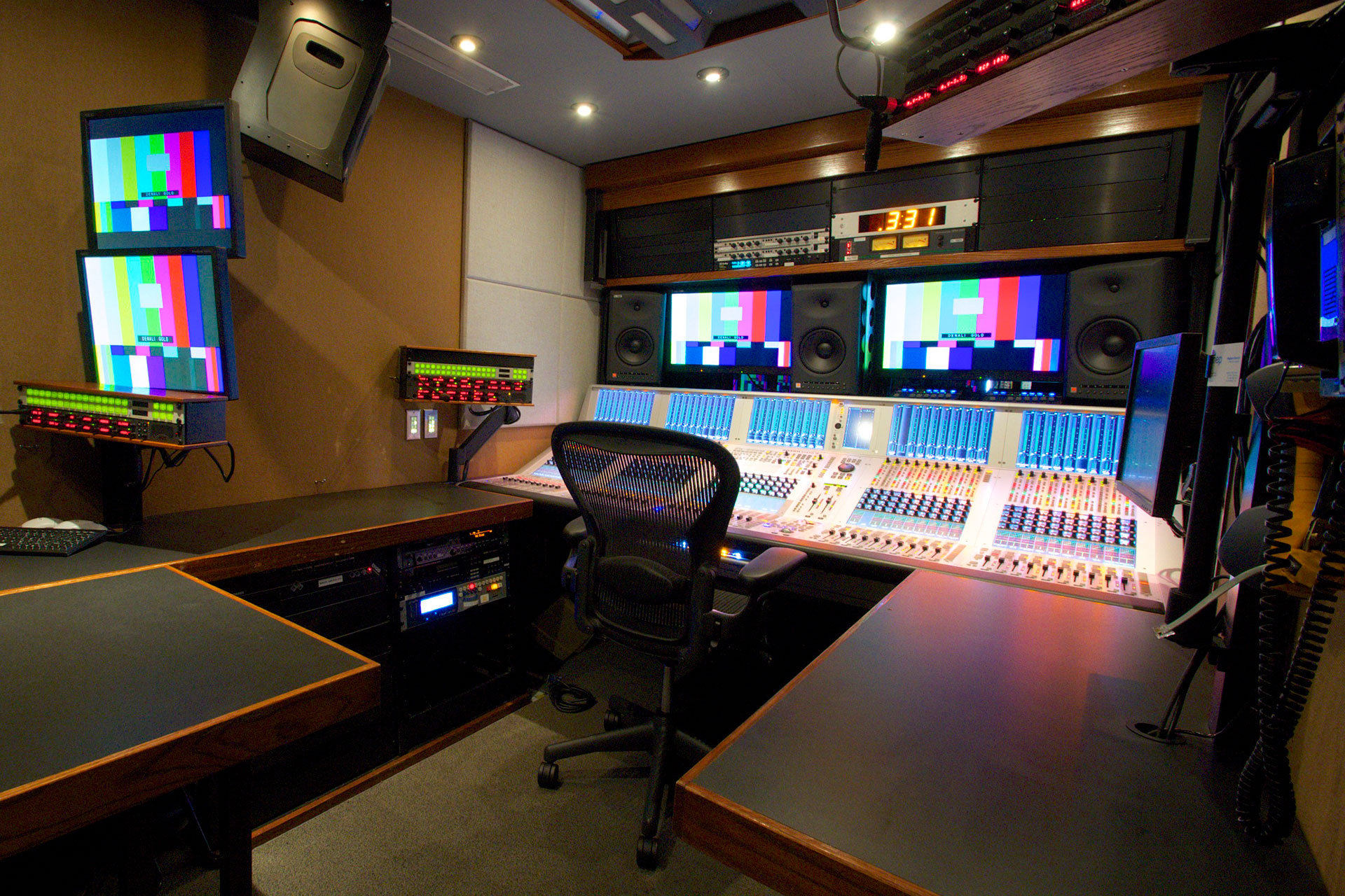 Gold United States/Canada - NEP's Mobile Unit/OB Trucks