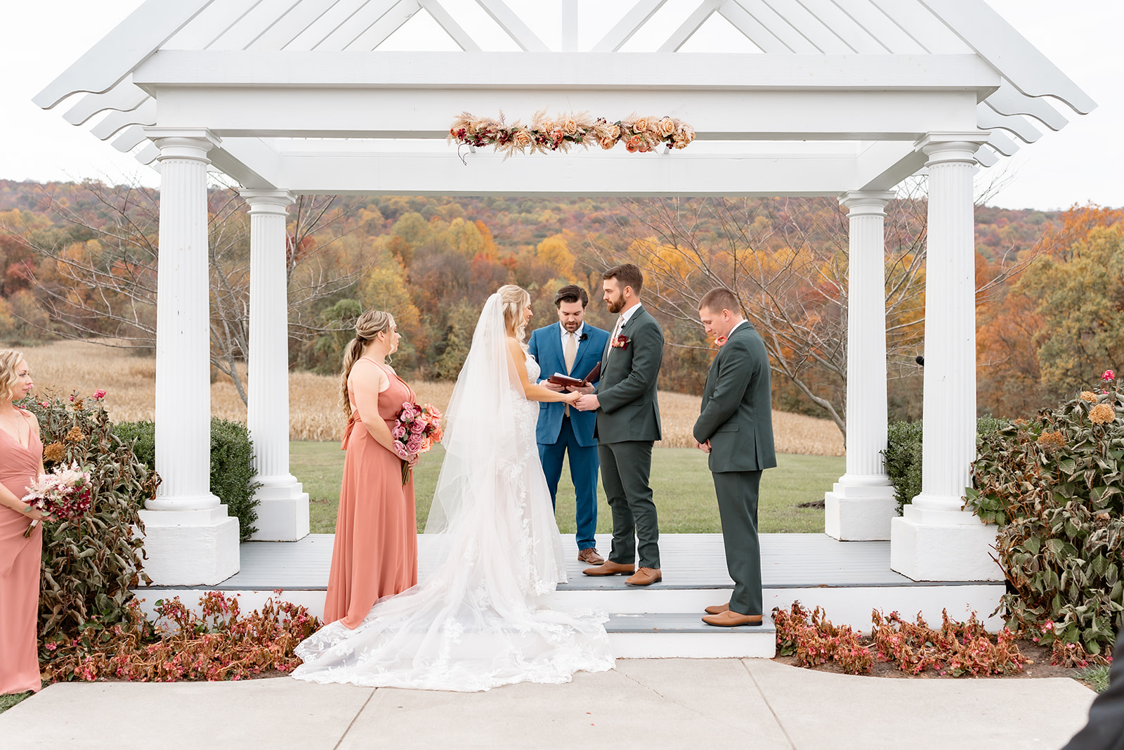 The couple said their vows under the venue’s gorgeous minimalist gable ...