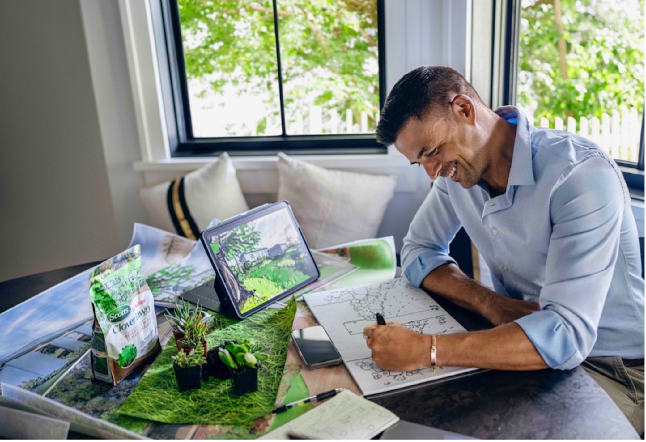 iScape in collaboration with ScottsMiracle-Gro and world-renowned ...